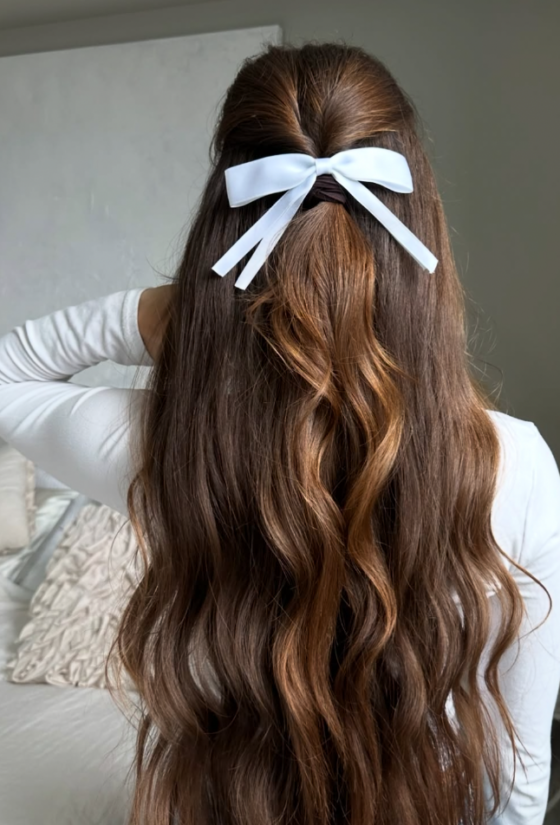 31 Beautiful Romantic Hairstyles for Your Next Date - Simply Happy Hair