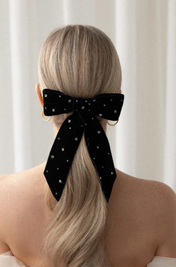 31 Beautiful Romantic Hairstyles for Your Next Date - Simply Happy Hair