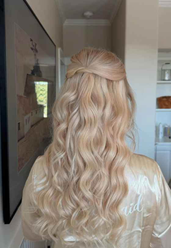 31 Beautiful Romantic Hairstyles for Your Next Date - Simply Happy Hair