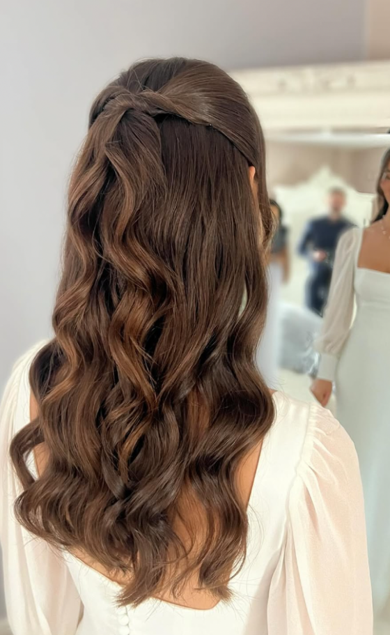 31 Beautiful Romantic Hairstyles for Your Next Date - Simply Happy Hair